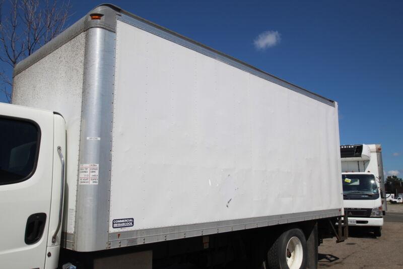 2012 Commercial Babcock 20 ft Van body w/ 2500lb Tgate (Body and for sale