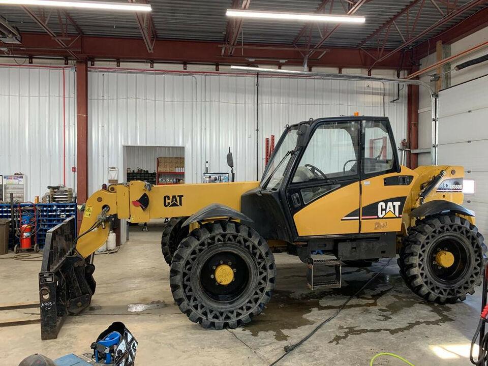 Cat TH360B Telehandler for sale
