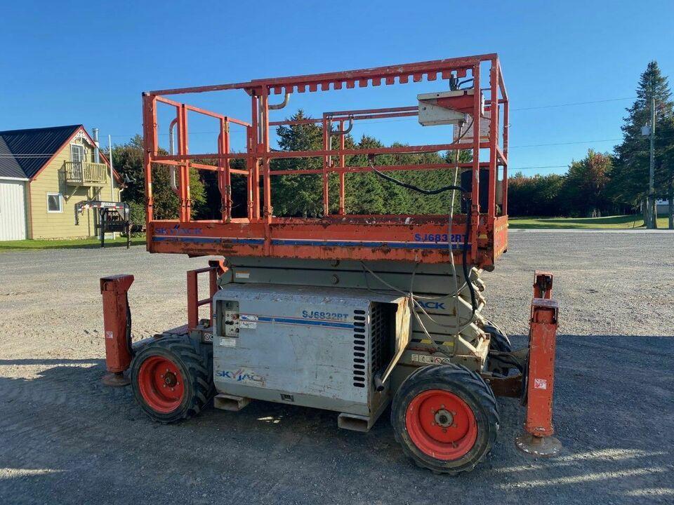 2011 SKYJACK SJ-6832RT Plateforme Élévatrice 4x4 for sale