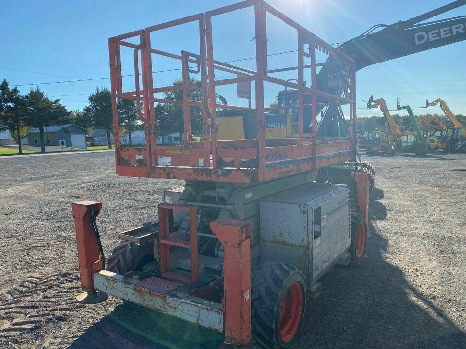 2011 SKYJACK SJ-6832RT Plateforme Élévatrice 4x4 for sale