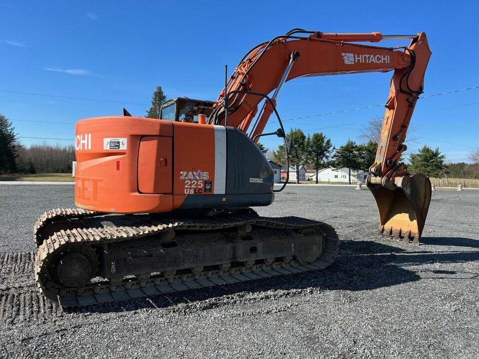 2011 HITACHI ZX-225USLC-3 Excavatrice Pelle Mécanique for sale