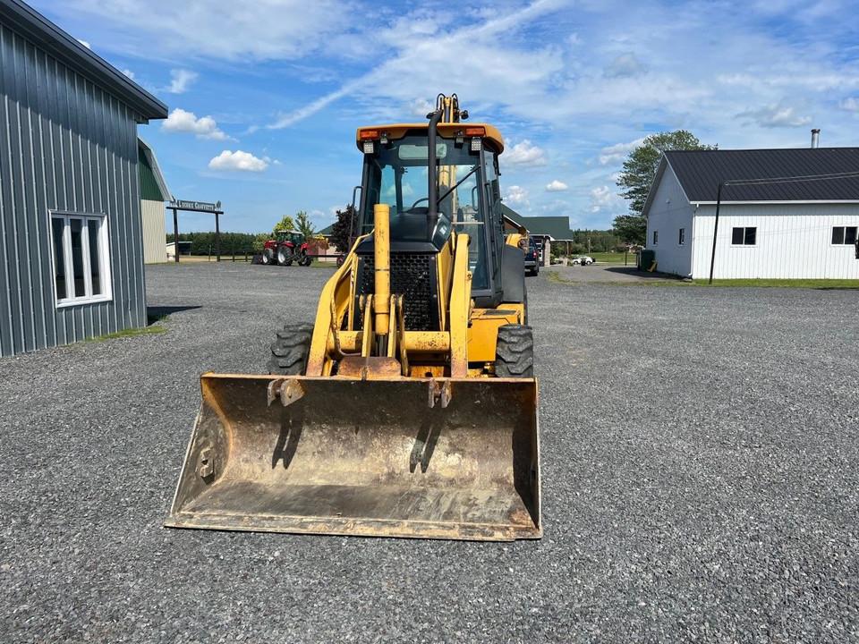 2002 John Deere 410G Pépine Rétrocaveuse 4x4 for sale