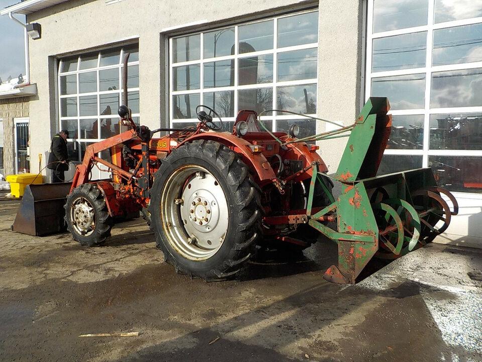 Belarus 420 tractor with loader for sale