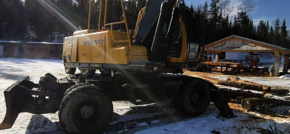 2002 Volvo EW170 Wheeled Log Loader for sale