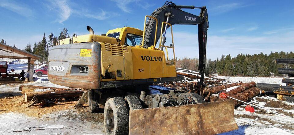 2002 Volvo EW170 Wheeled Log Loader for sale